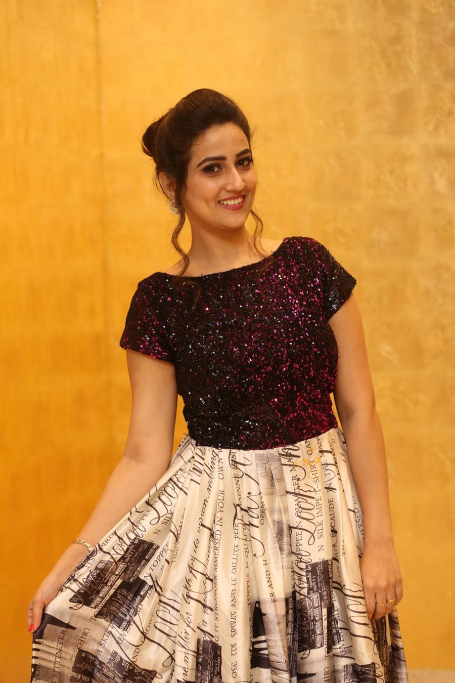 Anchor Manjusha Cute Photos