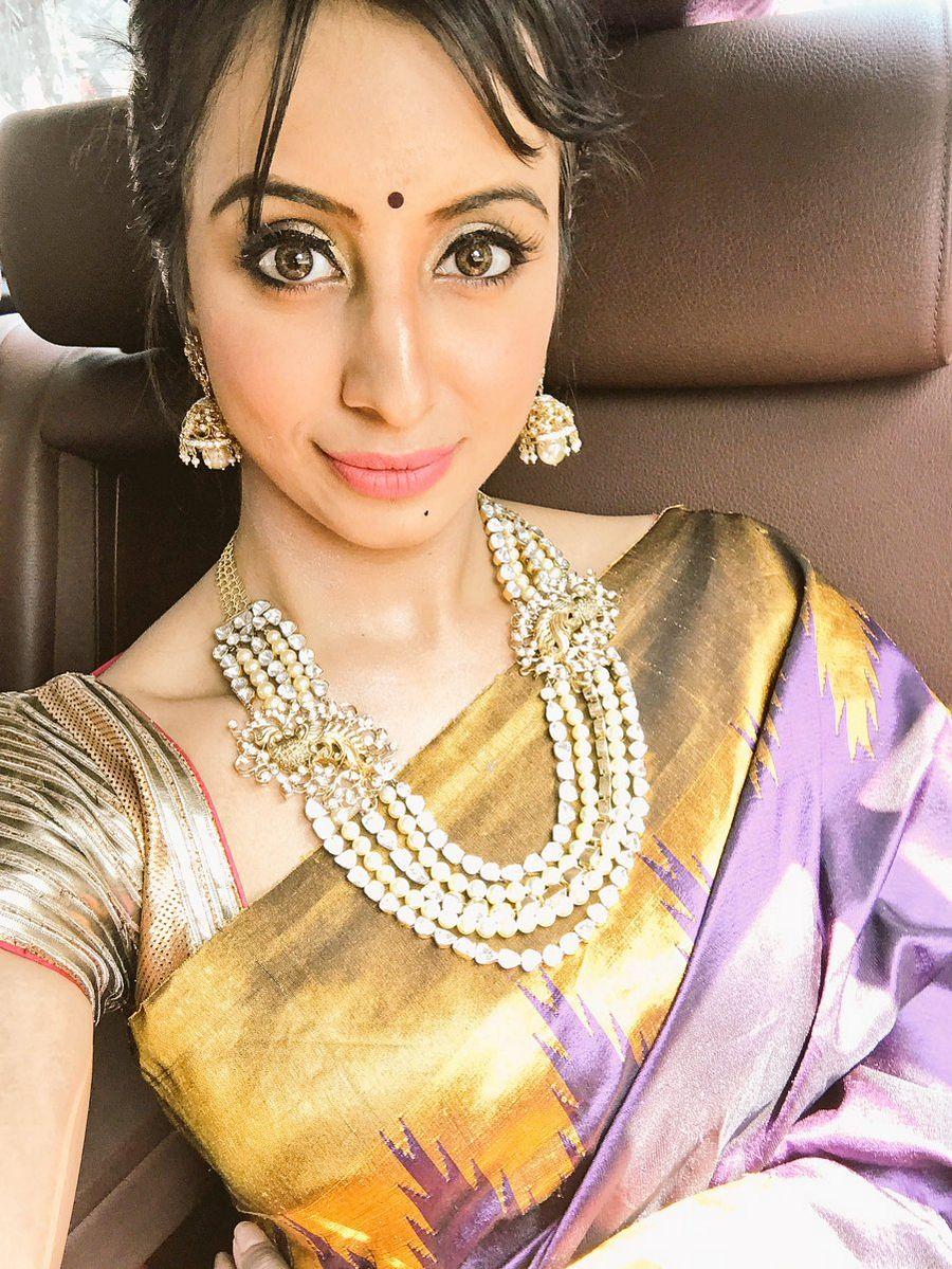 Indian model Sanjjanaa Galrani Latest Stills