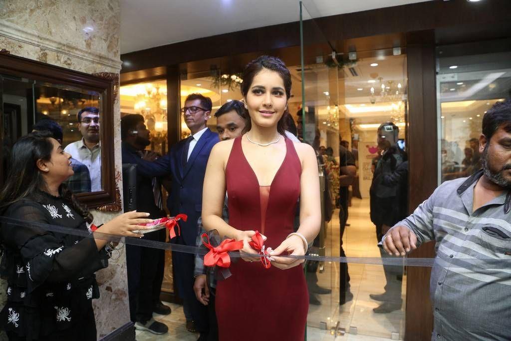 Raashi Khanna Stills At Manepally Jewellers Forevermark Dia