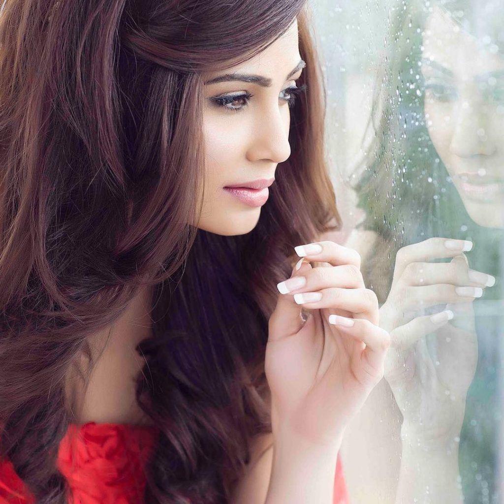 Race 3 actor Daisy Shah Latest Photoshoot Stills