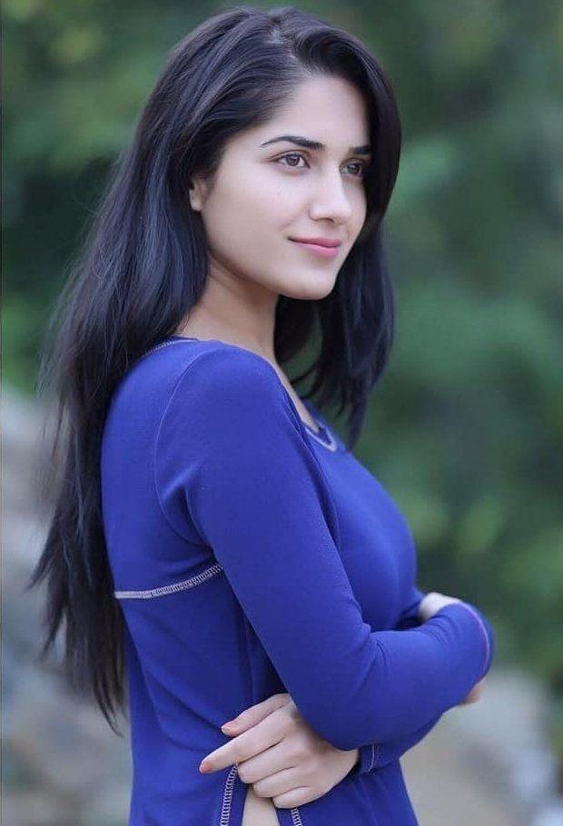 Ruhani Sharma Latest & Beautiful Pics
