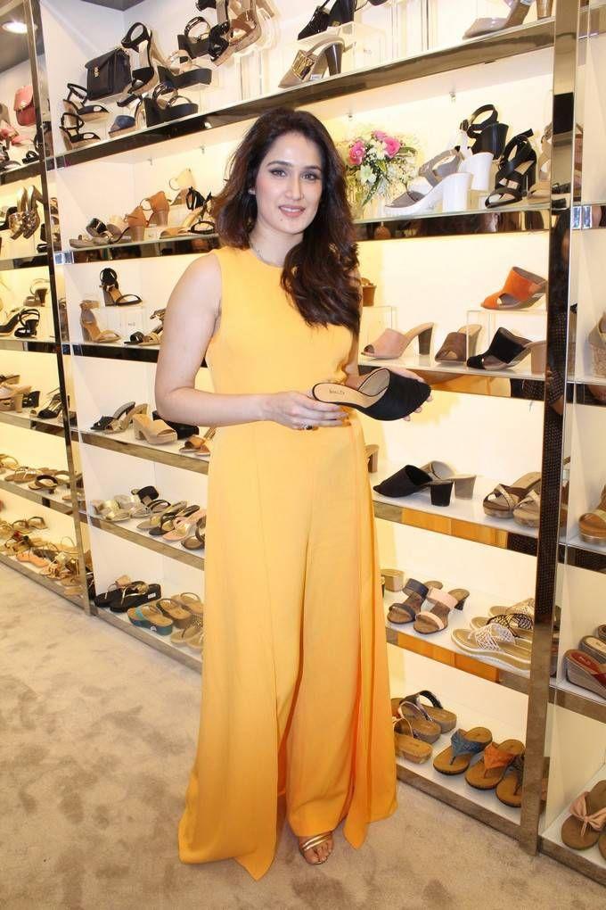 Sagarika Ghatge Stills At Inc 5 Store Launch