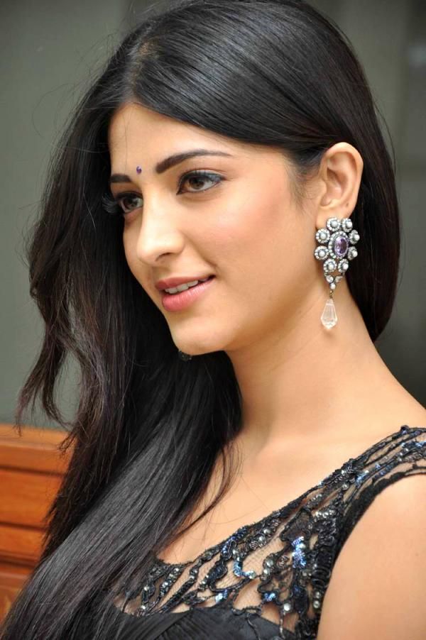 Shruti Hassan Beautiful HD Wallpaper 2017