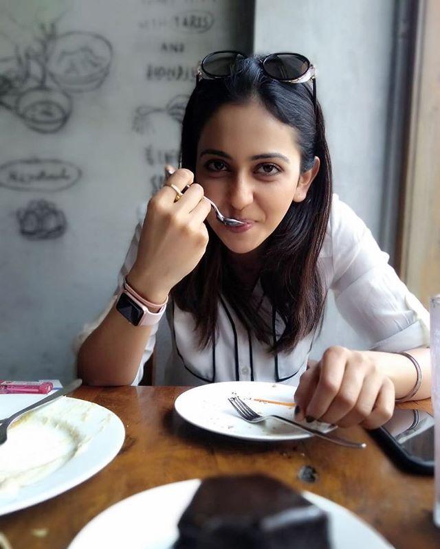 The Pretty Lady Rakul Preet Singh Look Stunner in Recent Ph