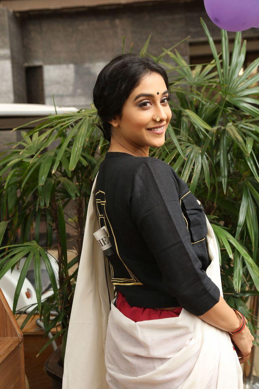 Actress Regina New Photos