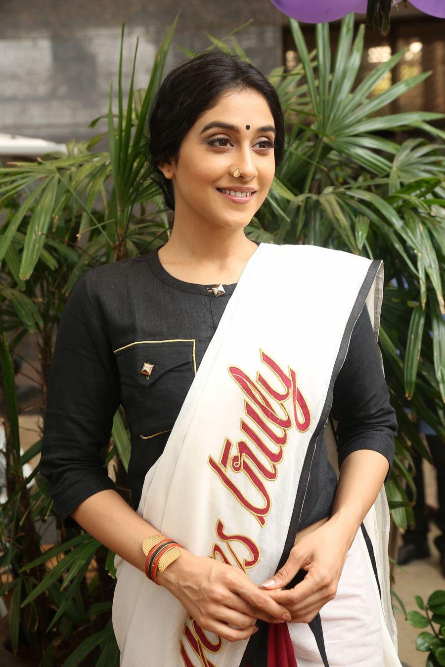 Actress Regina New Photos