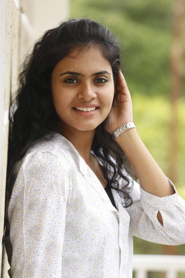 Actress sukriti Cute Pics