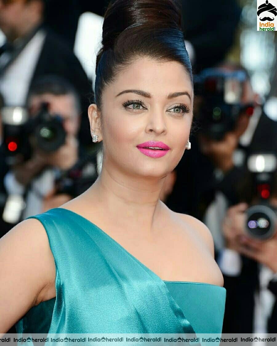 Aishwarya Rai Cute Blue Dress Stills