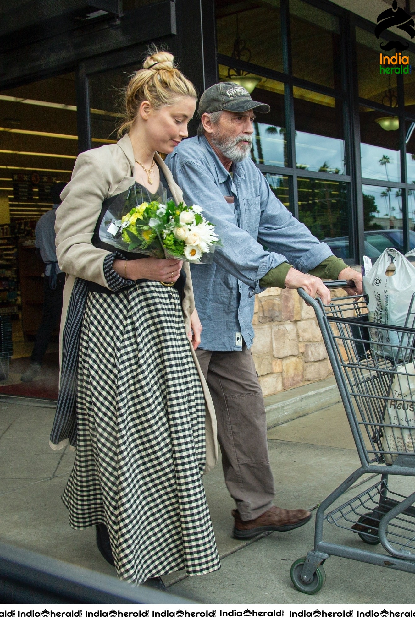 Amber Heard caught by Paprazzi while out for grocery shoppi