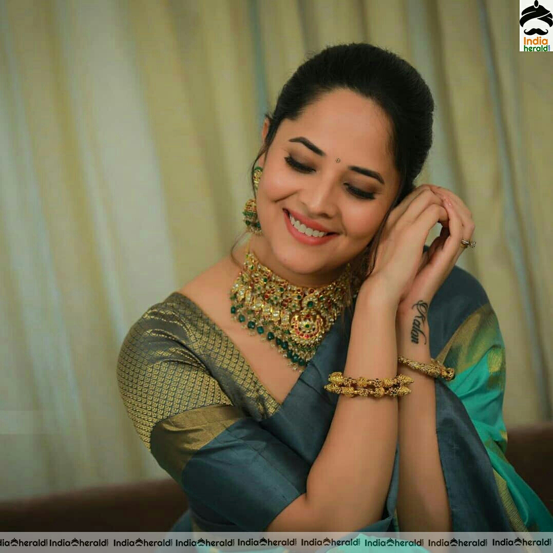 Anasuya Latest Cute Stills In Saree