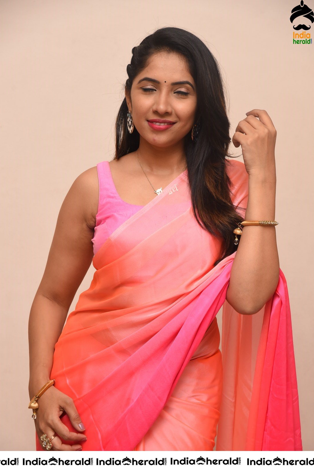 Actress Hot Back Hip