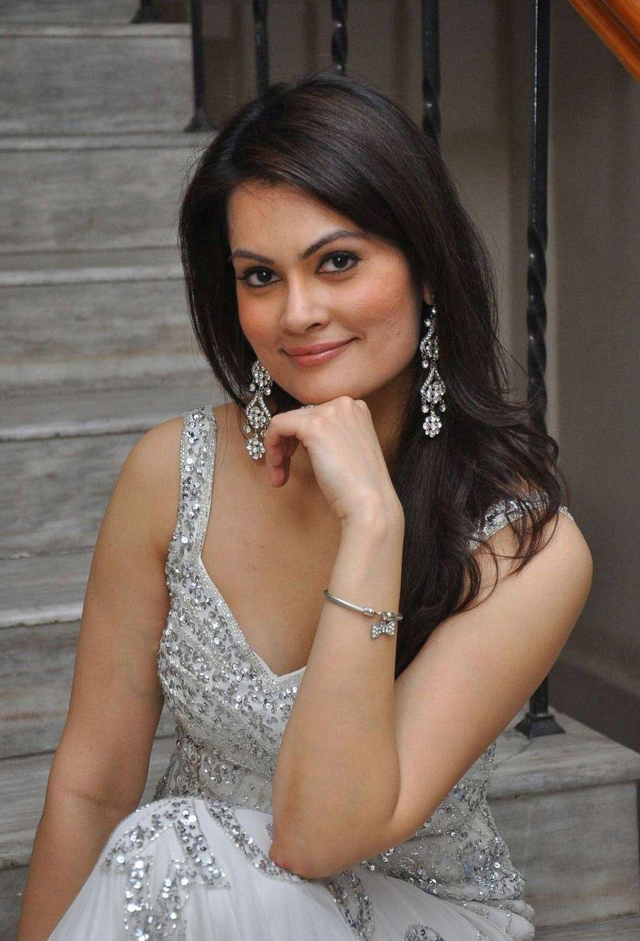 Angela Kumar Spicy Pics