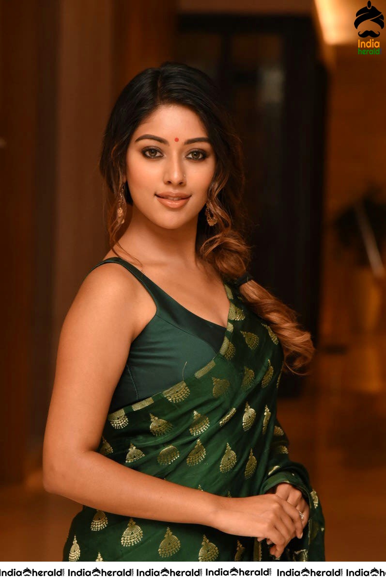 Anu Emmanuel Hot Photos Oozing Oomph in Saree and Sleeveles