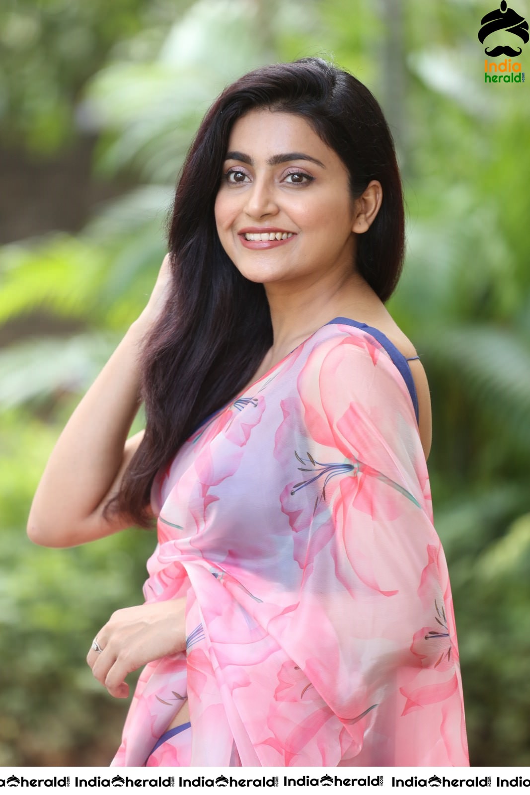 Avantika Mishra Too Hot in Transpaent Pink Saree Set 2