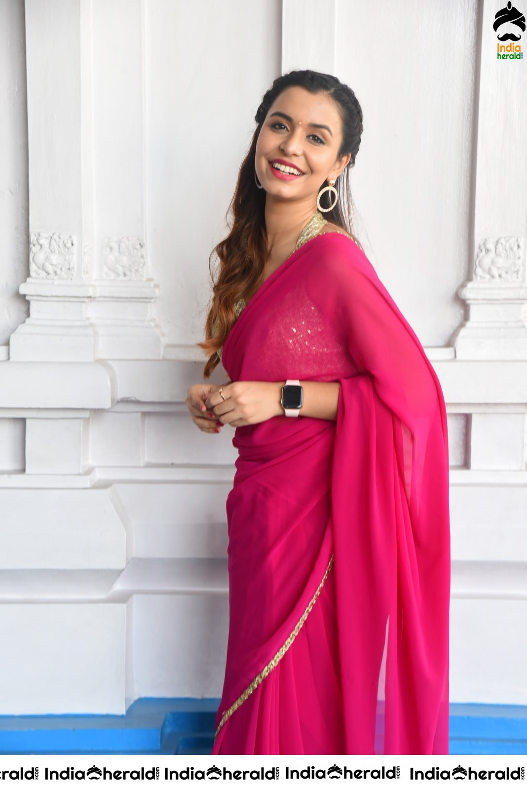 Chitranshi Dhyani Hot Stills in Pink Saree Set 2