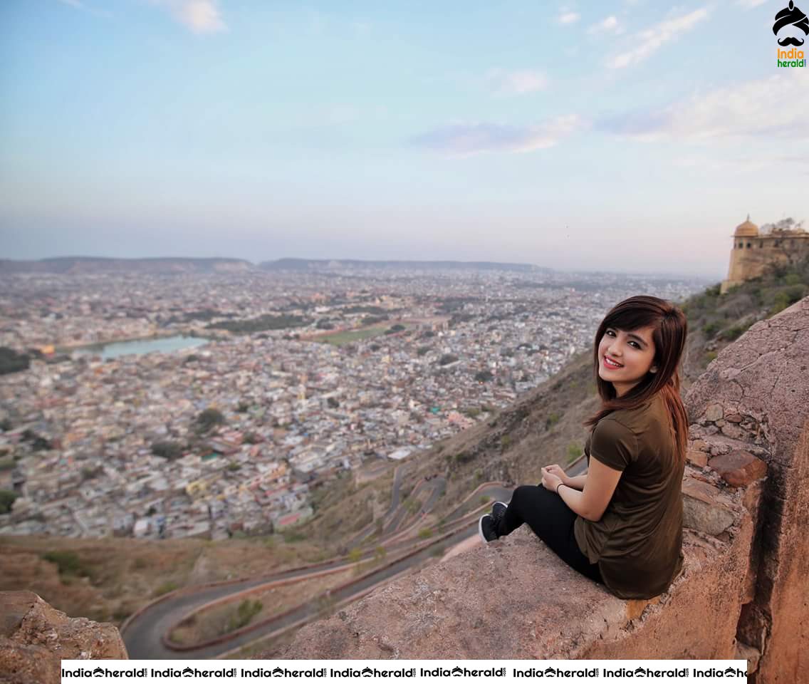 Cute Adorable and Hot Photos Collection of Shirley Set 2