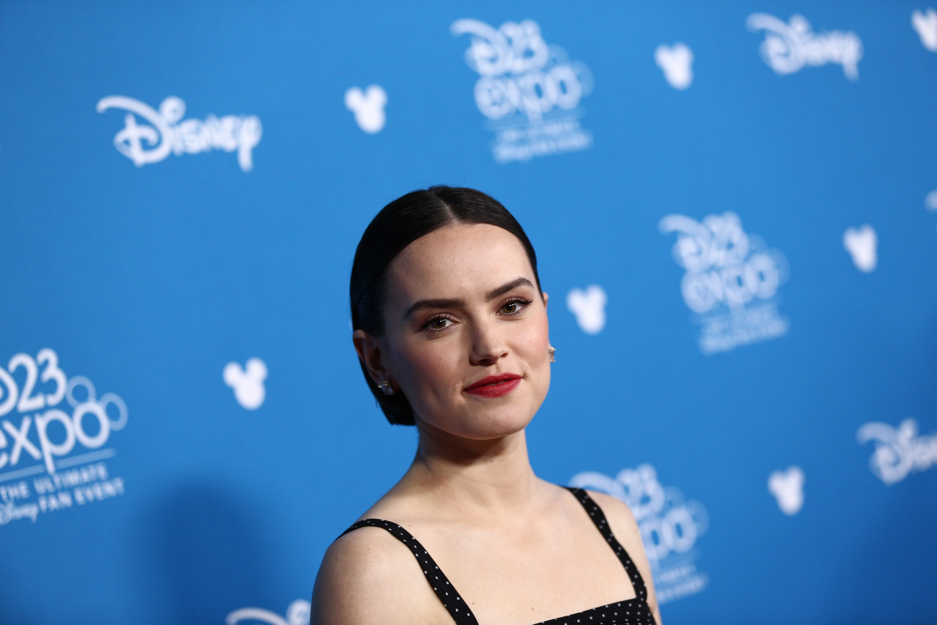 Daisy Ridley At D23 Disney Expo Legends Event Set 2
