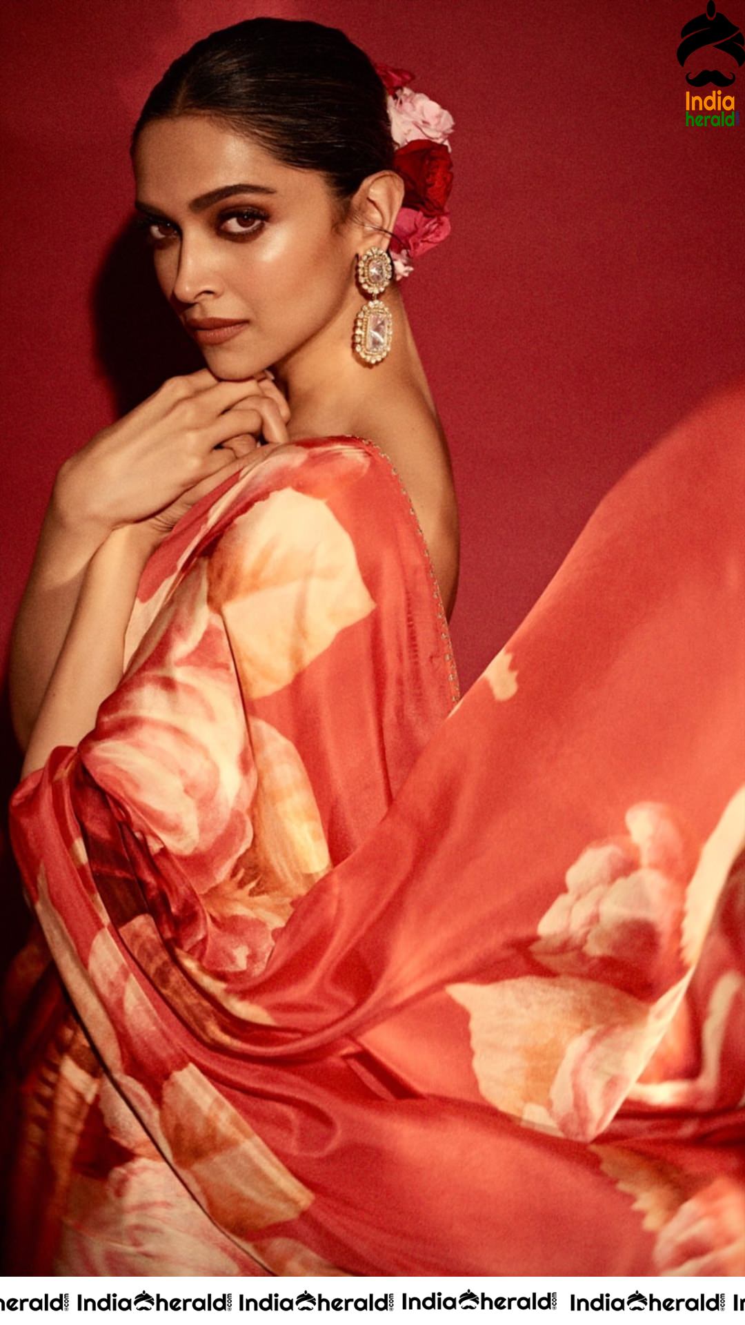 Deepika Padukone Latest Hot Photos Flaunting her Back in Sa