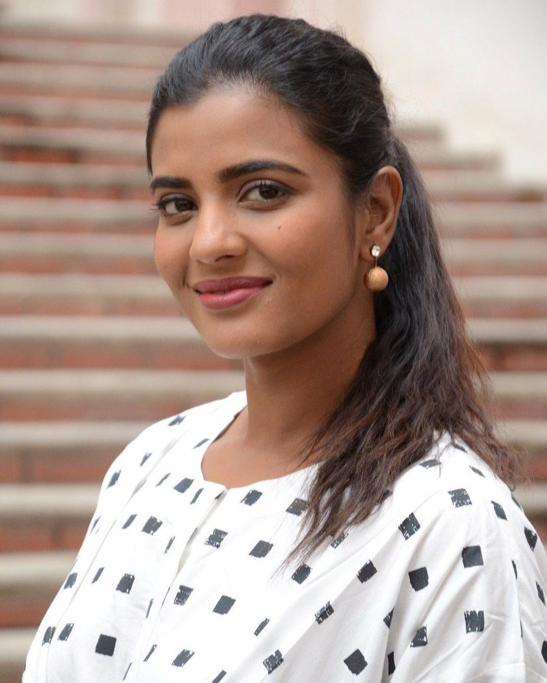 Dusky Beauty Aishwarya Rajesh In Polka Dots Attire