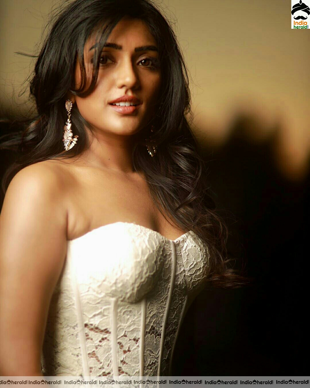 Dusky Diva Eesha Rebba looking Angelic and tempting in thes