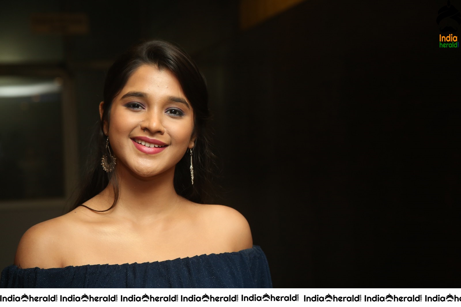 Elsa Ghosh Latest Stills in Royal Blue Costume Set 2