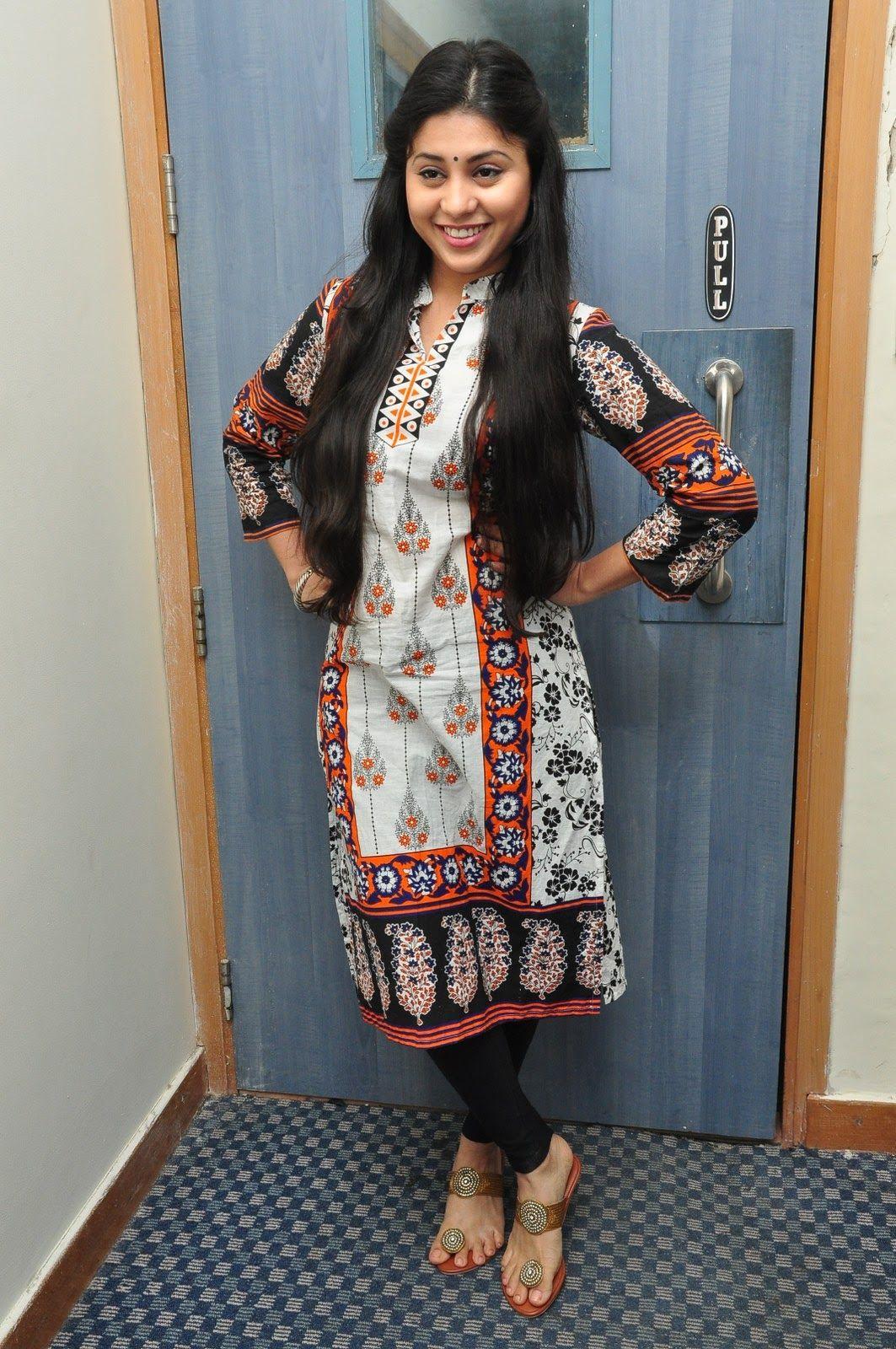 Hamida Stills At Sahasam Seyara Dimbhaka Song Launch