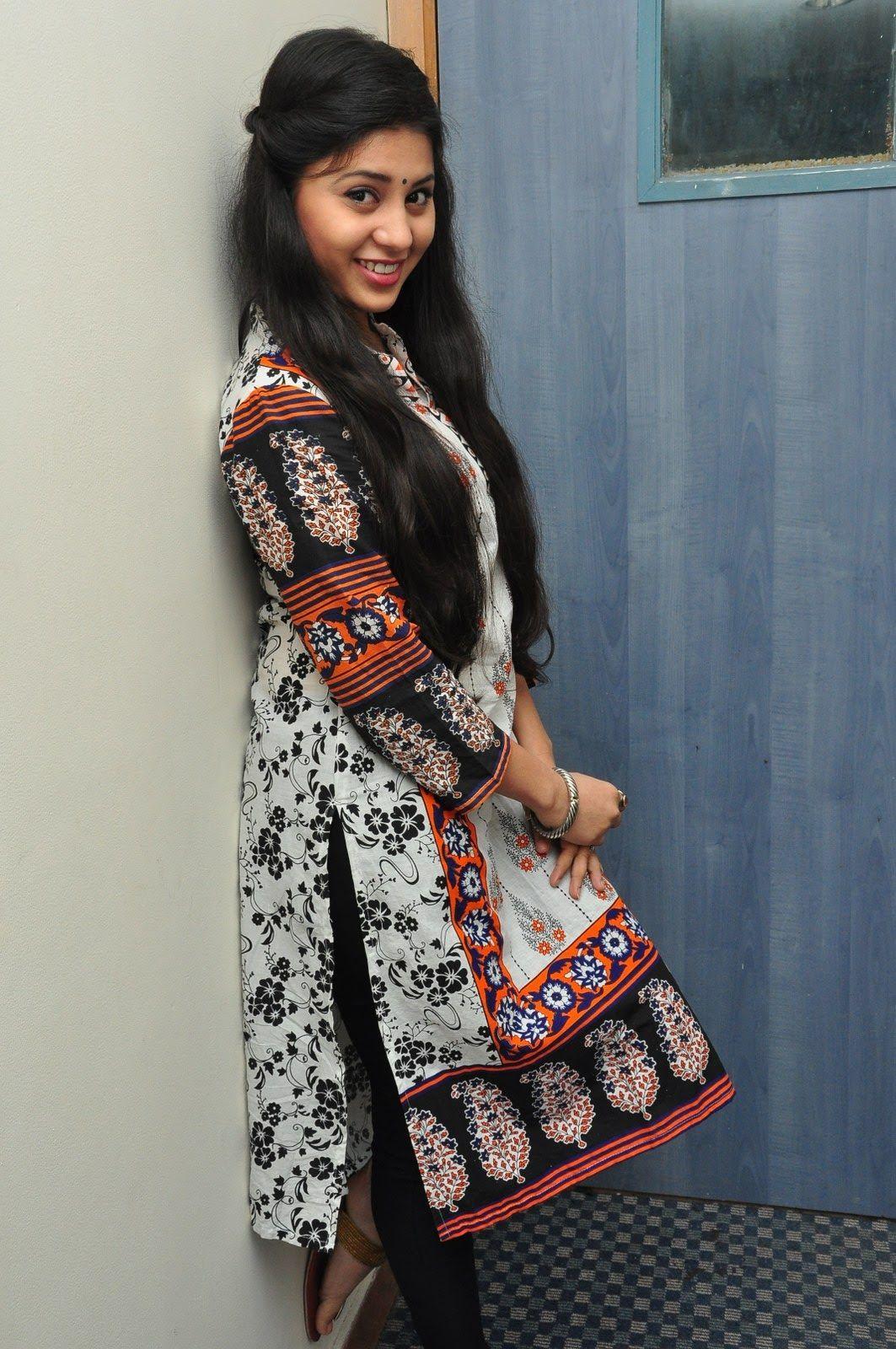 Hamida Stills At Sahasam Seyara Dimbhaka Song Launch