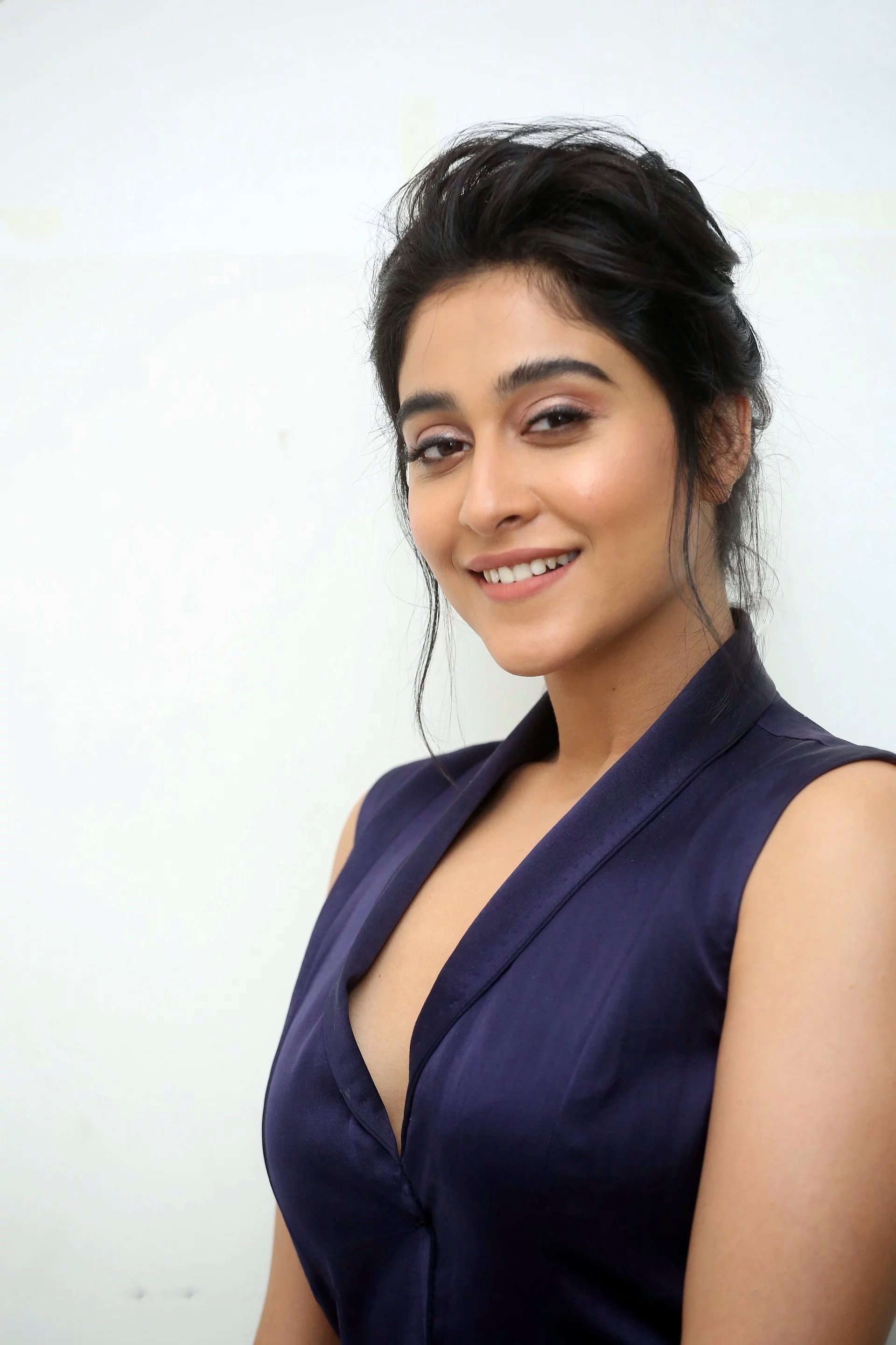 High Clarity Cleavage Exposing Hot Photos Of Reginna Cassan