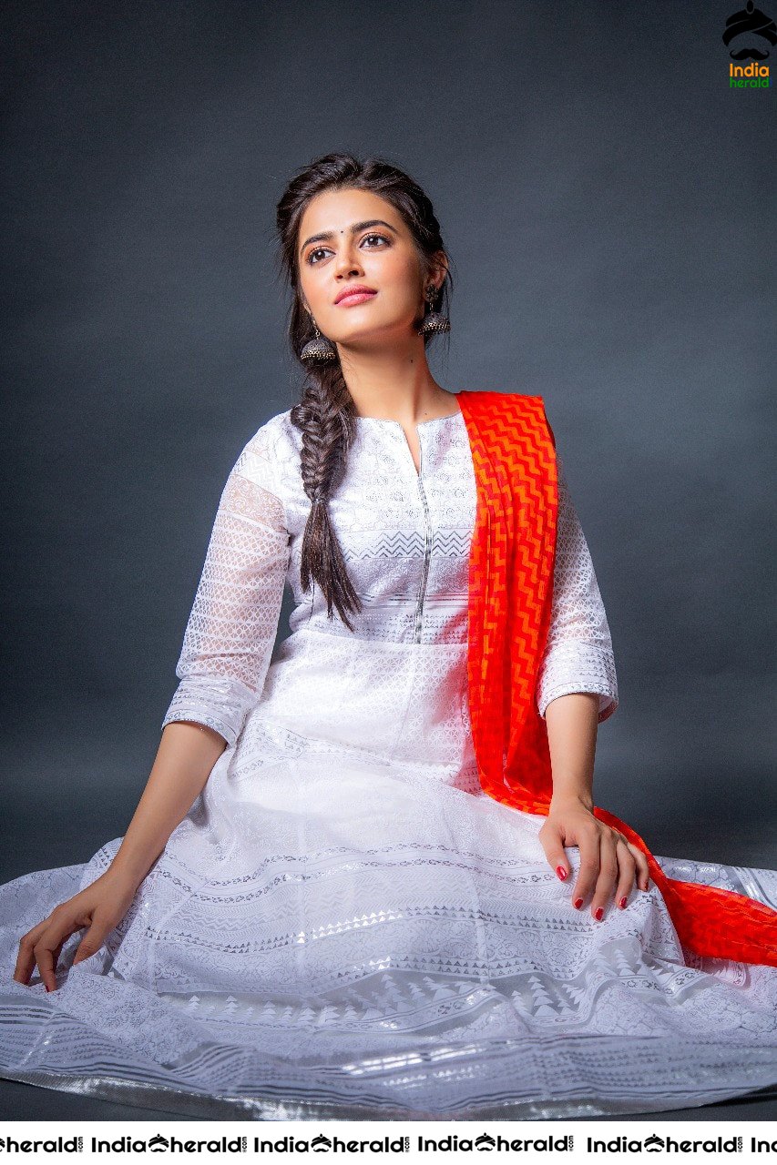 Hot Clicks of Ashya aka Lovely Singh Set 1