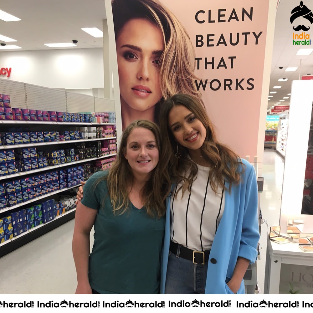 Jessica Alba Cute and Hot Photos Collection Set 4