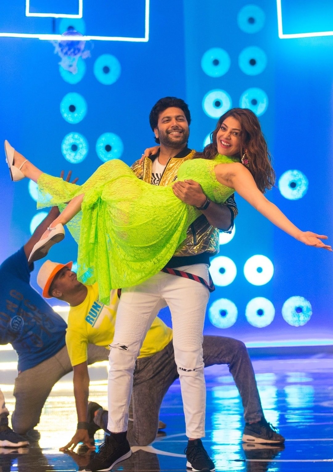 Kajal Aggarwal Latest Hot Stills From Her Latest Hit Movie