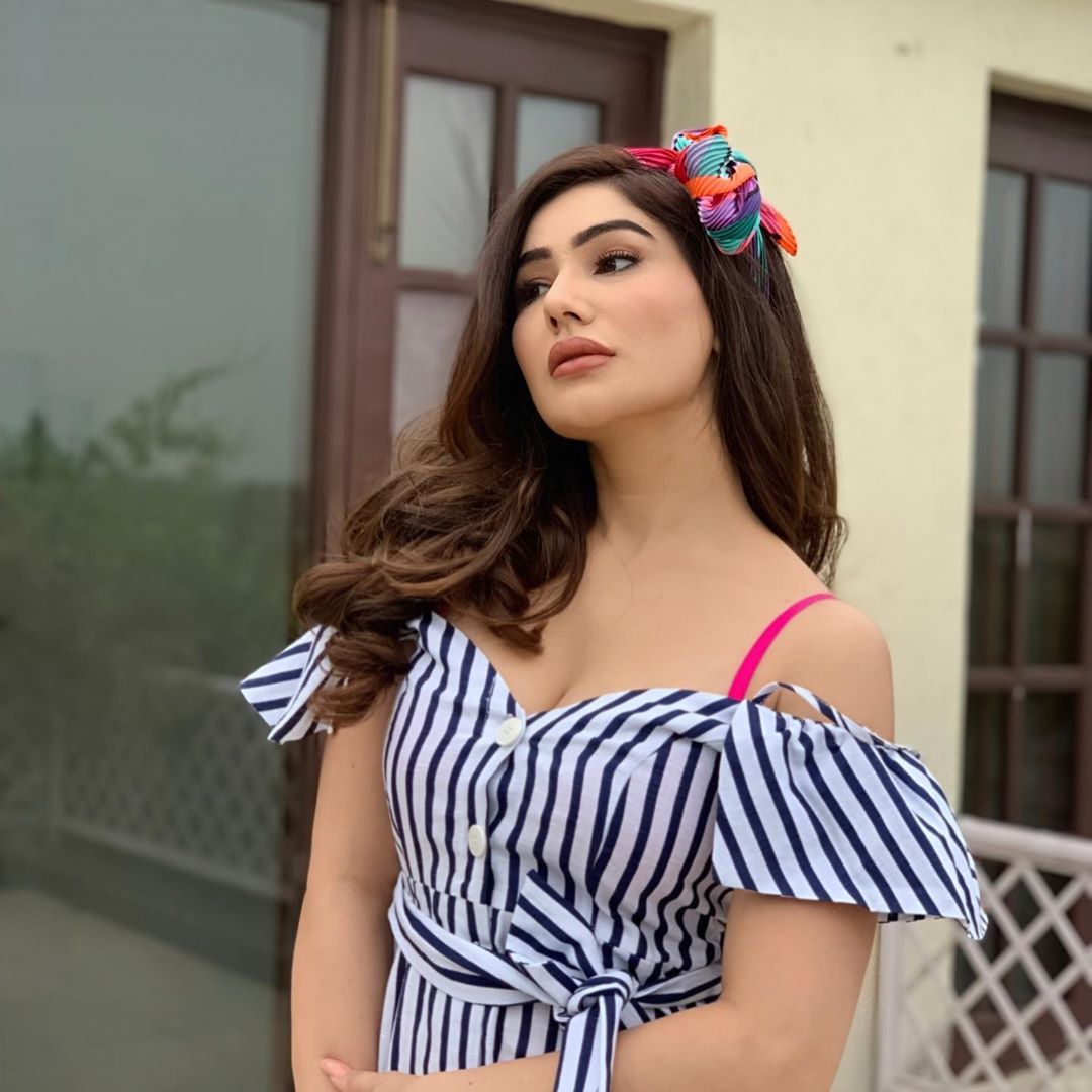 Kangna Sharma Mesmerizing Cute Photos