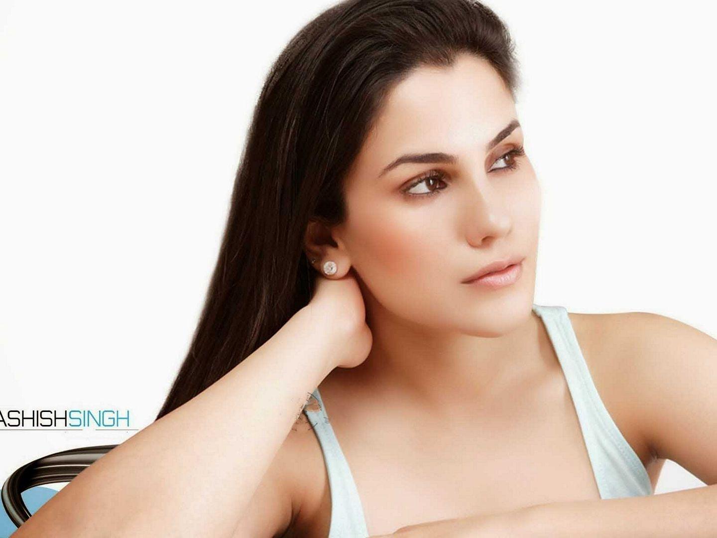 Kanishka Singh Sexy Hot Stills