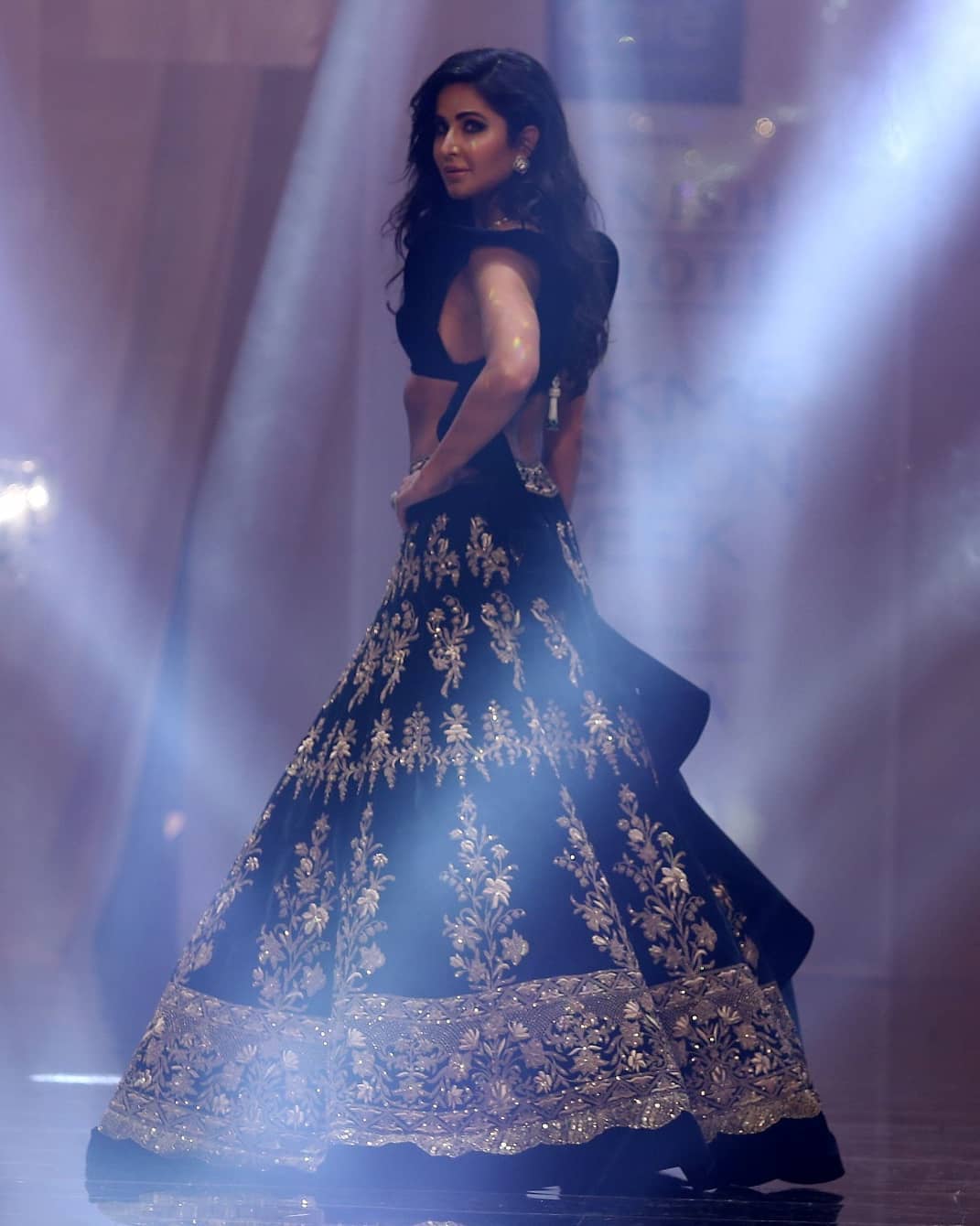 Katrinakaif Shows Her Sexy Midriff In These Latest Photos