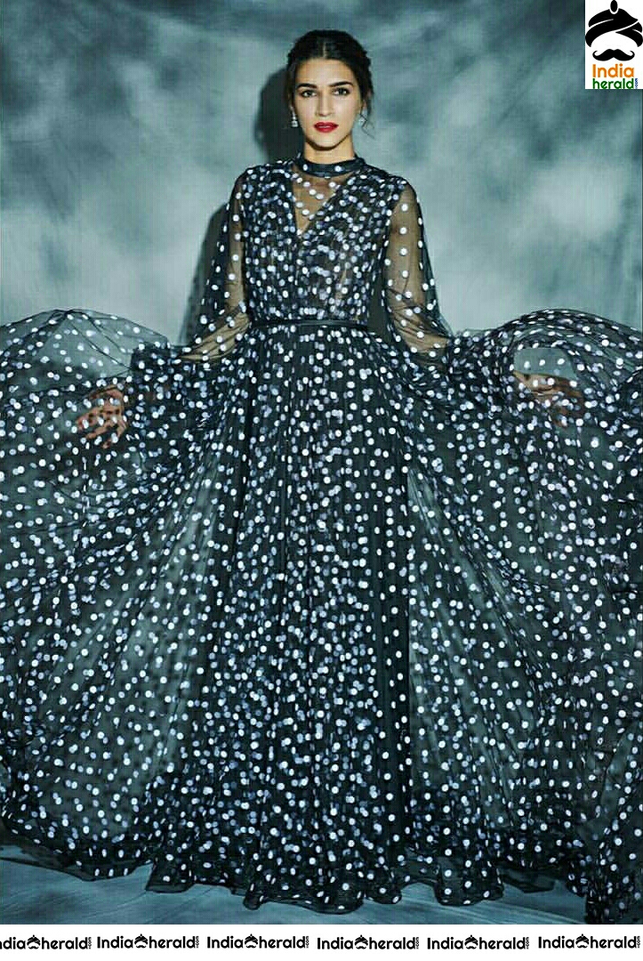 Kriti Sanon Attractive In Blue Dress With White Dots