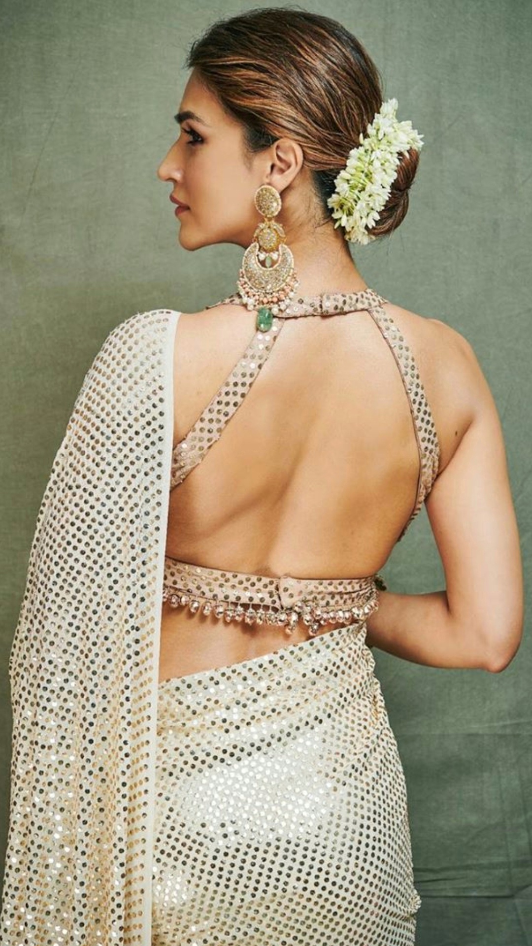 Kriti Sanon Looking Drop Dead Gorgeous In Saree In A Tradit