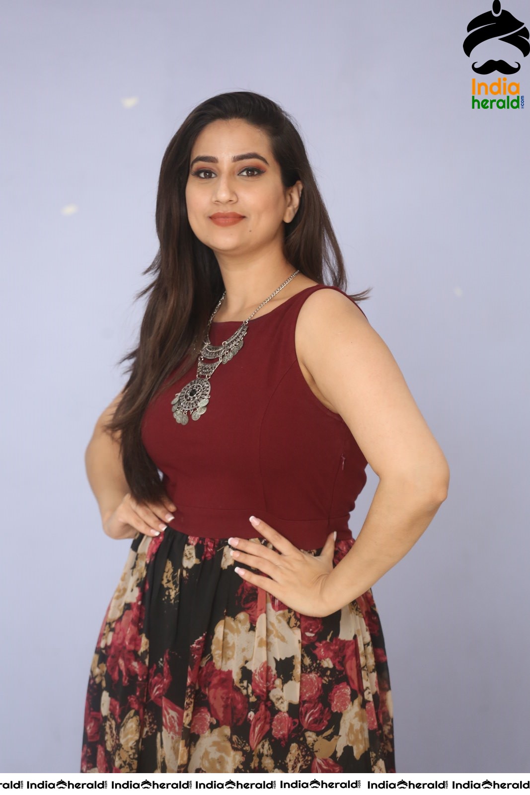 Manjusha Anchor Hot in Maroon Set 1