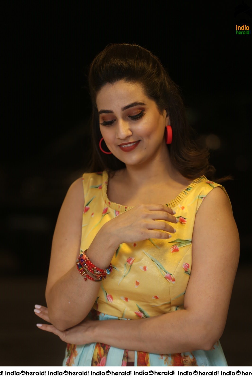 Manjusha Anchor is just tempting hot and teasing with her o