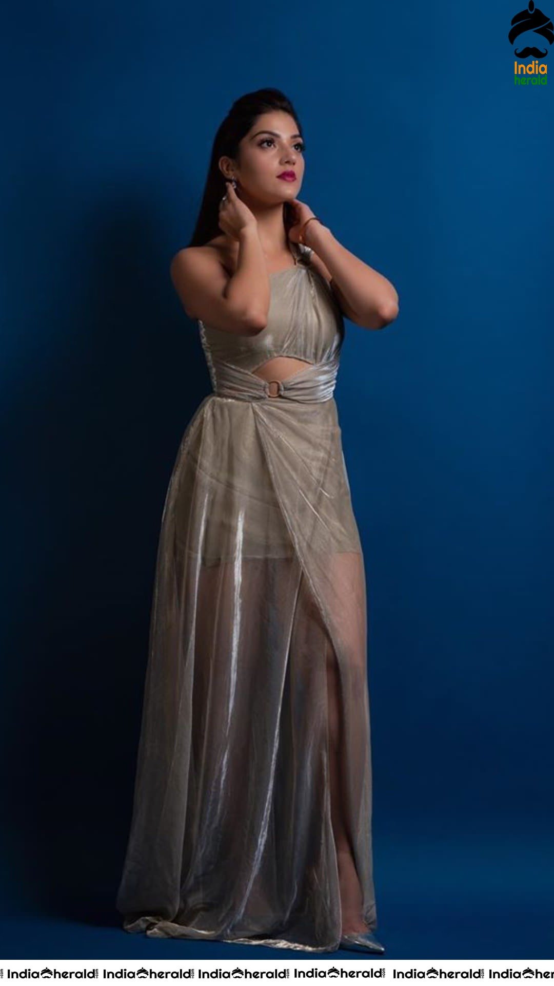 Mehreen Pirzada exposing her Milky White Belly in Recent Ho