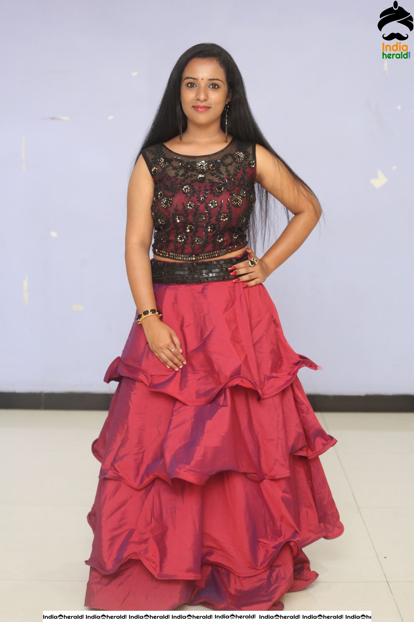 Midhuna Dhanpal Hot in Sleeveless Set 1