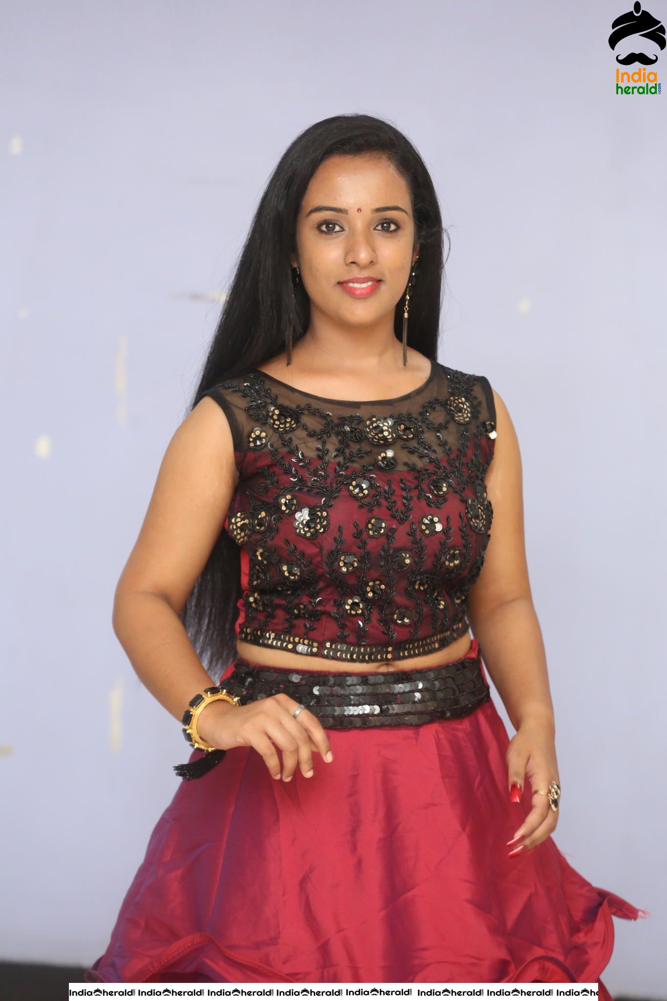 Midhuna Dhanpal Hot in Sleeveless Set 1