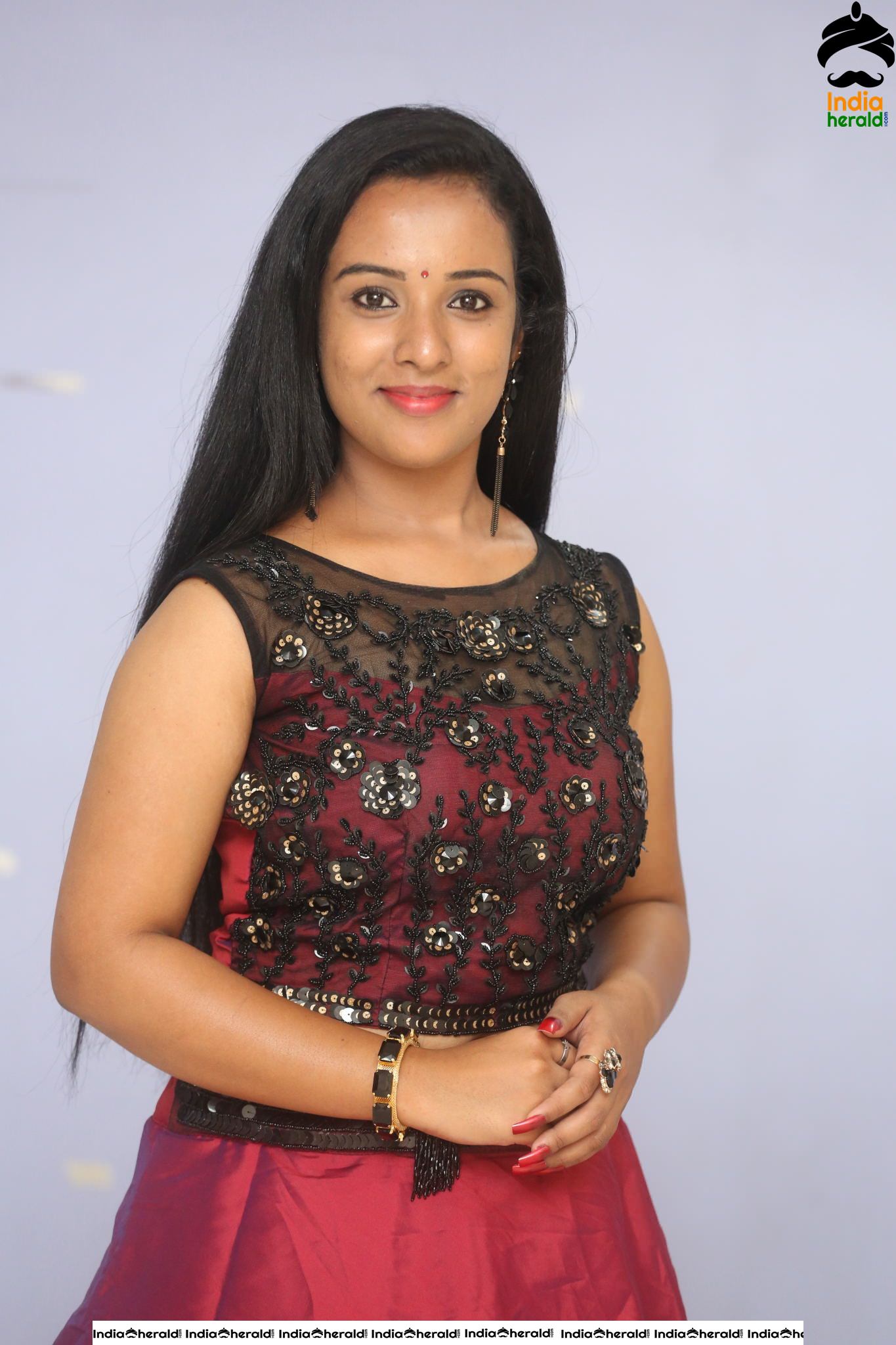 Midhuna Dhanpal Hot in Sleeveless Set 1