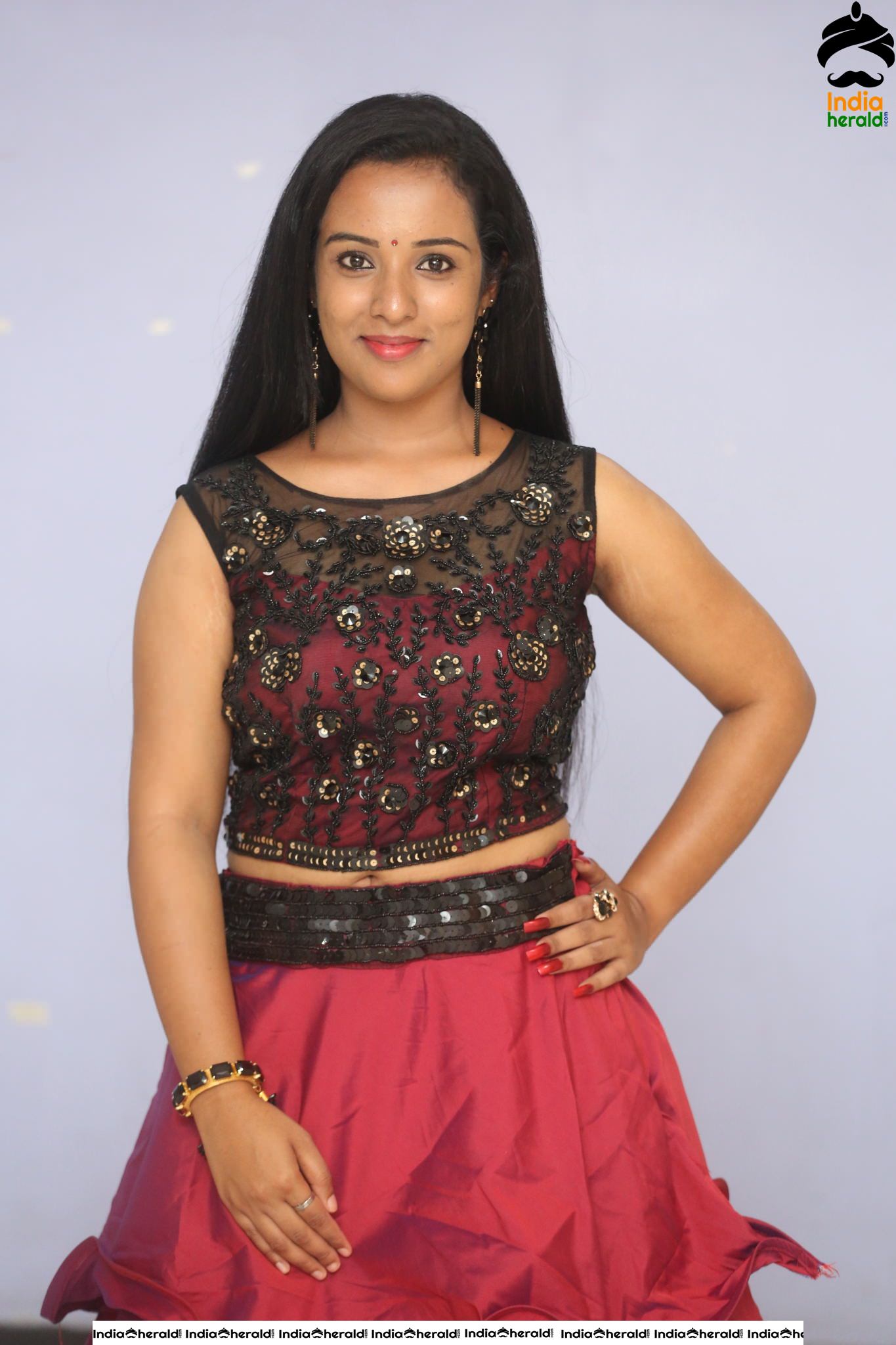 Midhuna Dhanpal Hot in Sleeveless Set 1