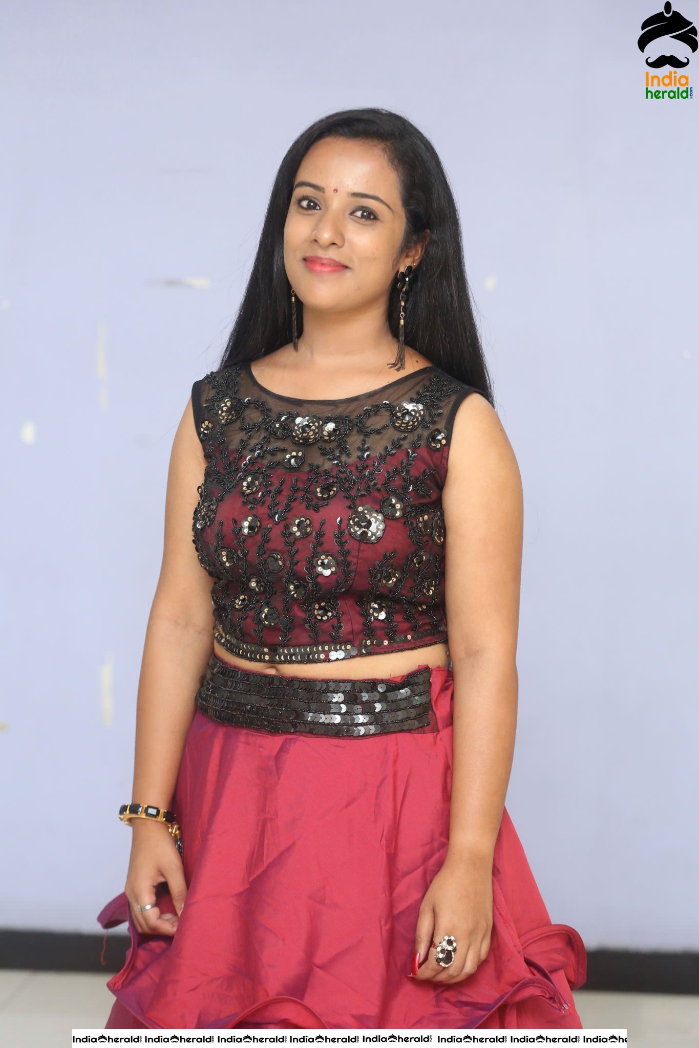 Midhuna Dhanpal Hot in Sleeveless Set 2