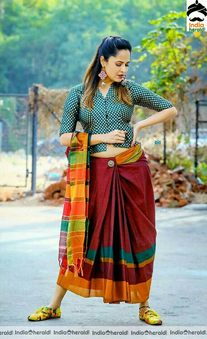 More Photos Of Anasuya Cute and Hot saree Stills