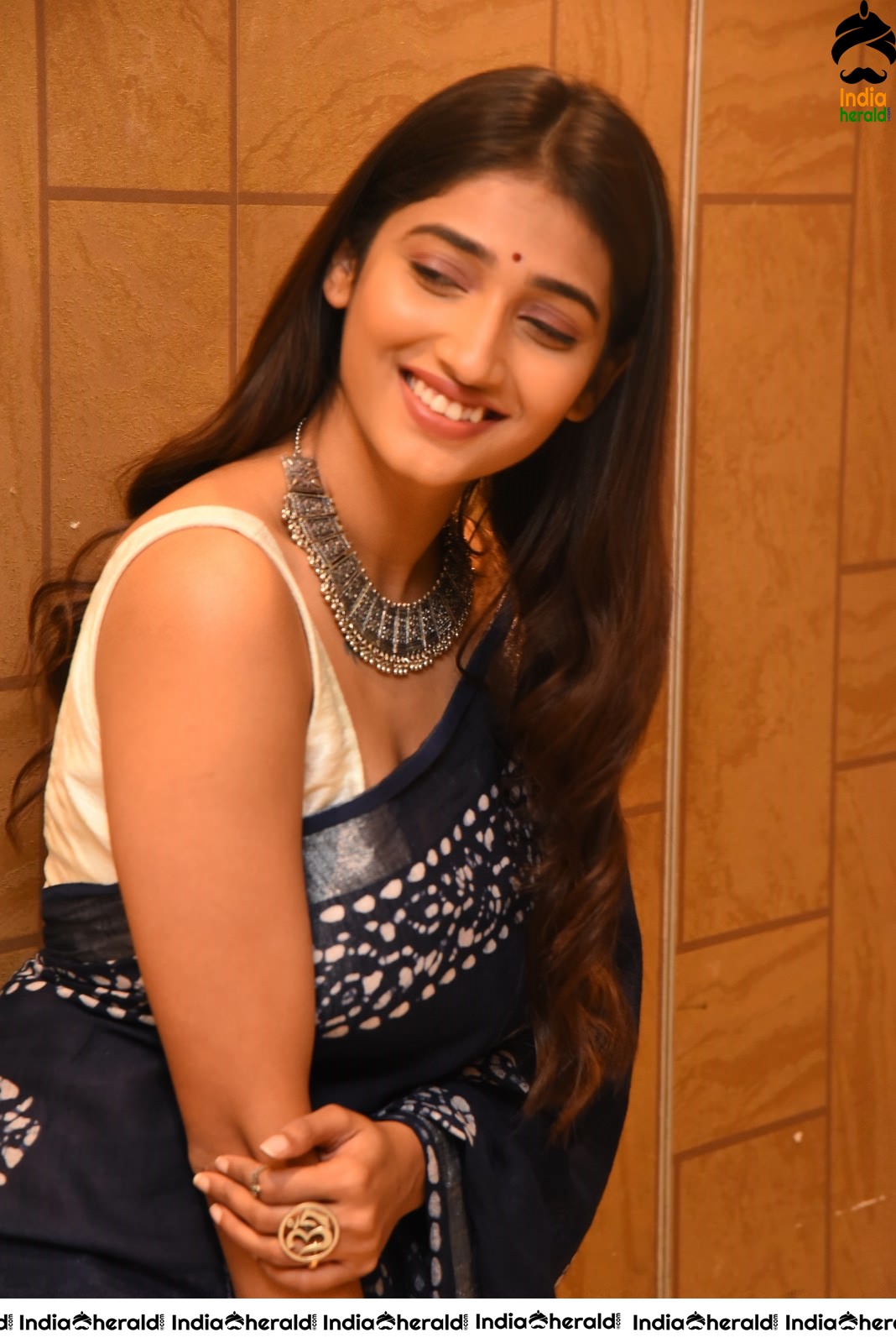 Pretty Priya Vadlamani Looking Gorgeous and Hot in Saree