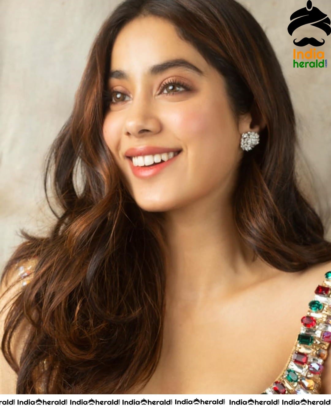 Ravishing Jahnvi Kapoor Seduces with her Hot Exposure in La
