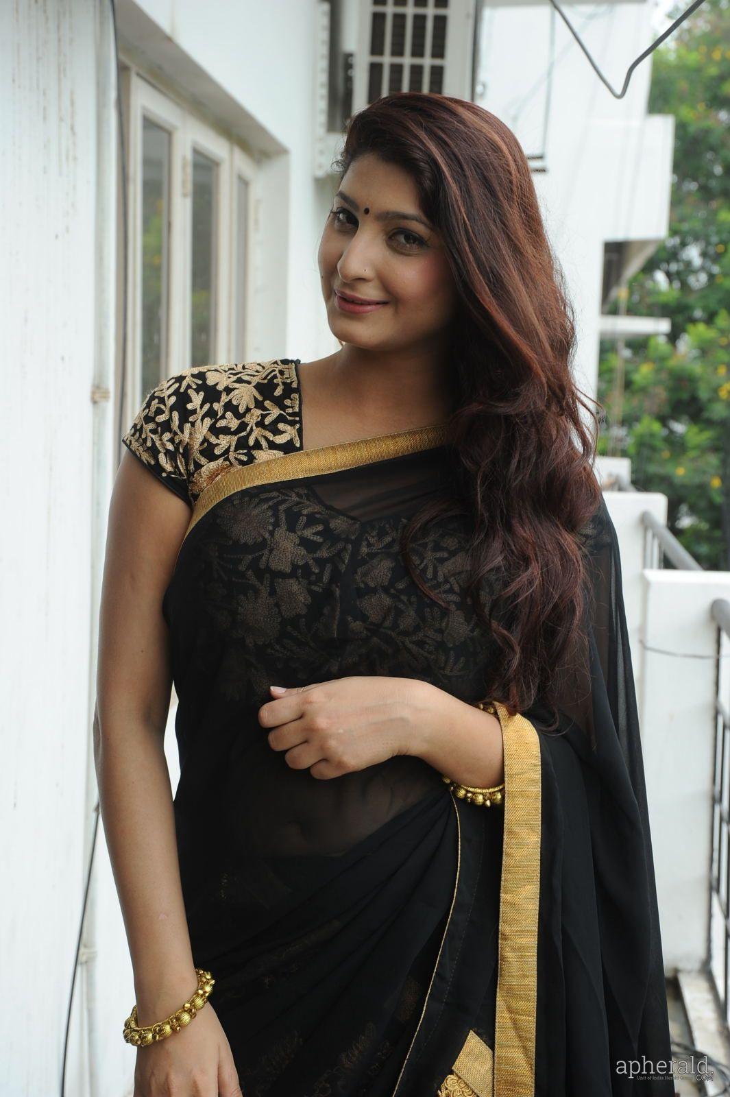 Sagarika Hot Navel Pics