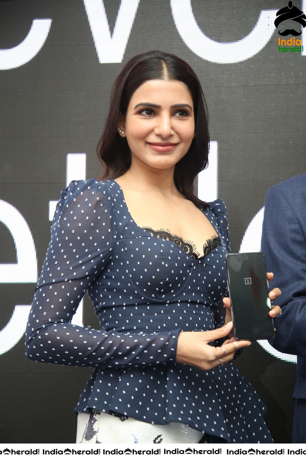 Samantha Latest Hot Cleavage and Slender Thighs Show in Pub