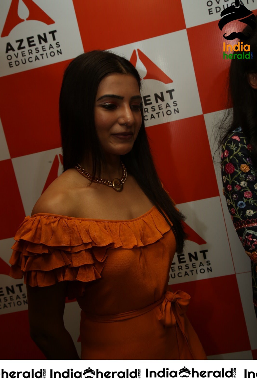 Samantha Looking Cute As A Doll And Flaunting Her New Neckl